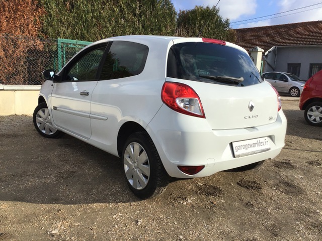 RENAULT Renault Clio - III (B/C85) 1.2 16v 75ch Yahoo 3p